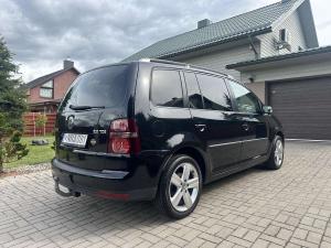 Melns Volkswagen Touran 2008 Marijampole, ar dzinēja tilpumu 1.97 L un nobraukumu 232 tūkst. km par 4900 €, foto 3 vietnē AUTOMOTO.COM.LV