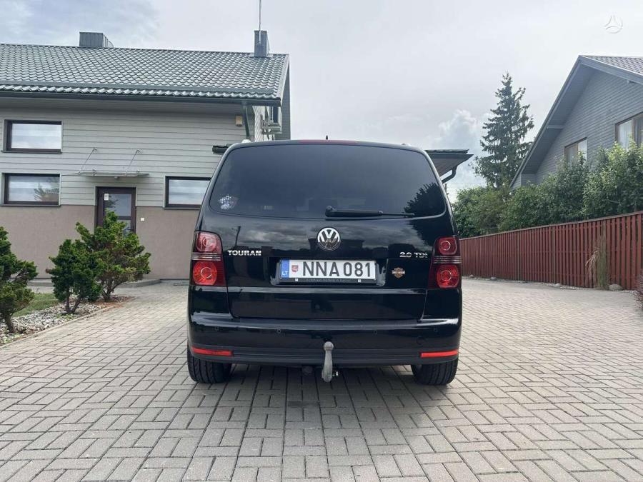 Melns Volkswagen Touran 2008 Marijampole, ar dzinēja tilpumu 1.97 L un nobraukumu 232 tūkst. km par 4900 €, foto 4 vietnē AUTOMOTO.COM.LV
