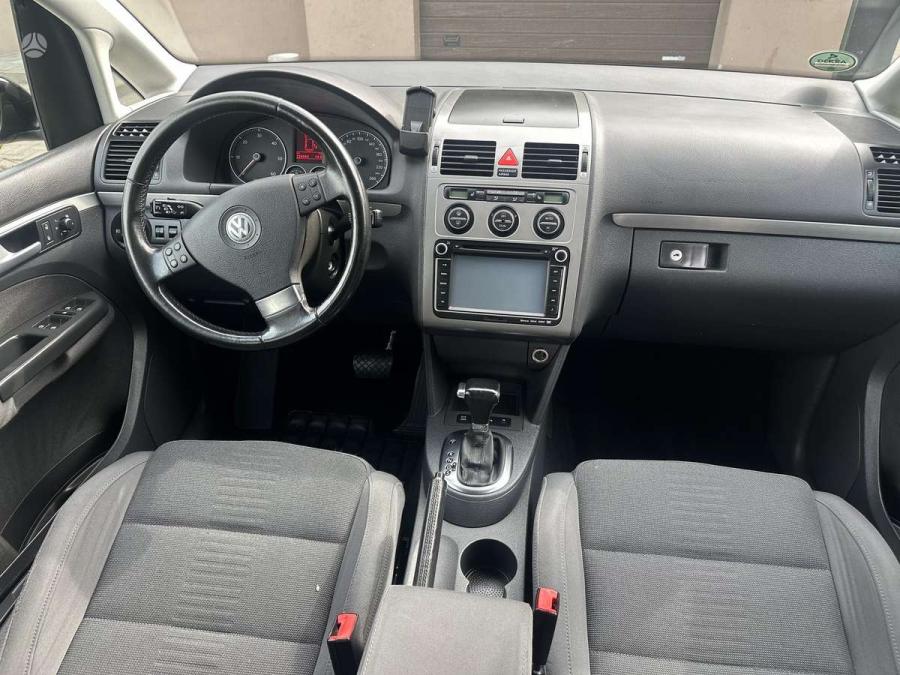 Melns Volkswagen Touran 2008 Marijampole, ar dzinēja tilpumu 1.97 L un nobraukumu 232 tūkst. km par 4900 €, foto 7 vietnē AUTOMOTO.COM.LV
