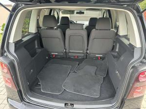 Melns Volkswagen Touran 2008 Marijampole, ar dzinēja tilpumu 1.97 L un nobraukumu 232 tūkst. km par 4900 €, foto 8 vietnē AUTOMOTO.COM.LV