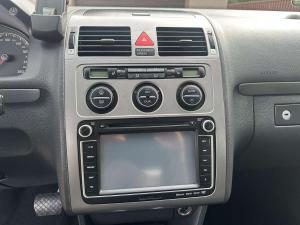 Melns Volkswagen Touran 2008 Marijampole, ar dzinēja tilpumu 1.97 L un nobraukumu 232 tūkst. km par 4900 €, foto 12 vietnē AUTOMOTO.COM.LV