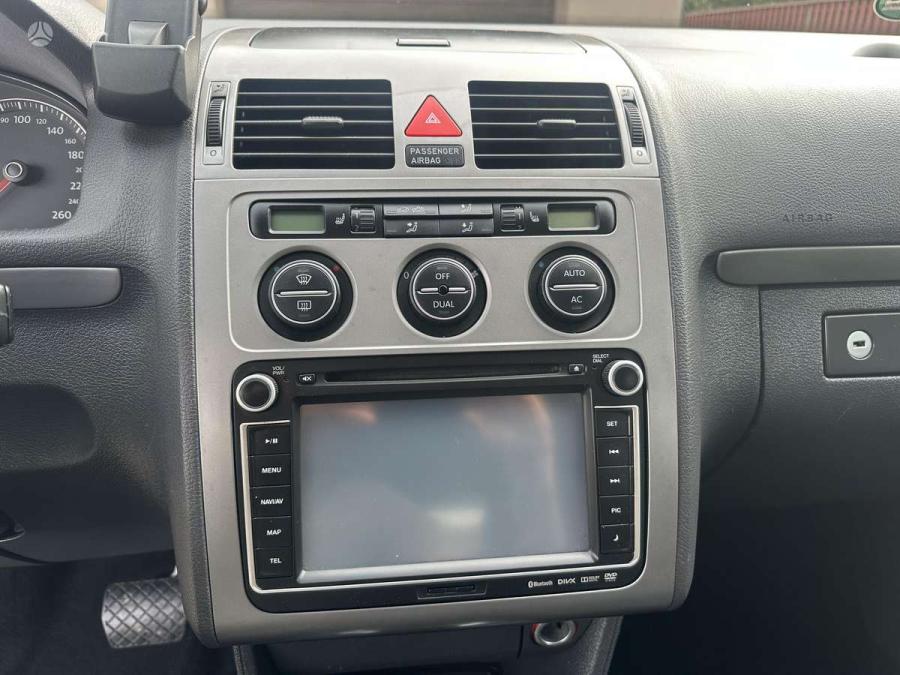Melns Volkswagen Touran 2008 Marijampole, ar dzinēja tilpumu 1.97 L un nobraukumu 232 tūkst. km par 4900 €, foto 12 vietnē AUTOMOTO.COM.LV