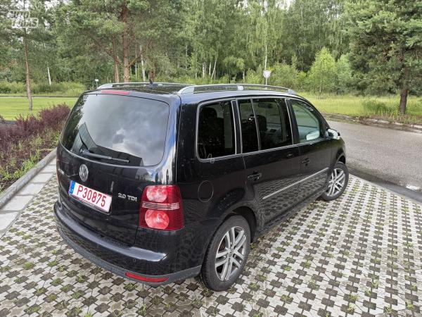Melns Volkswagen Touran 2008 Kauņa, ar dzinēja tilpumu 2.00 L un nobraukumu 296 tūkst. km par 3290 €, foto 3 vietnē AUTOMOTO.COM.LV