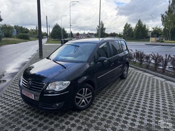 Melns Volkswagen Touran 2008 Kauņa, ar dzinēja tilpumu 2.00 L un nobraukumu 296 tūkst. km par 3290 €, foto 4 vietnē AUTOMOTO.COM.LV