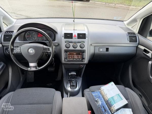 Melns Volkswagen Touran 2008 Kauņa, ar dzinēja tilpumu 2.00 L un nobraukumu 296 tūkst. km par 3290 €, foto 9 vietnē AUTOMOTO.COM.LV