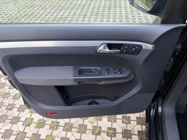 Melns Volkswagen Touran 2008 Kauņa, ar dzinēja tilpumu 2.00 L un nobraukumu 296 tūkst. km par 3290 €, foto 10 vietnē AUTOMOTO.COM.LV