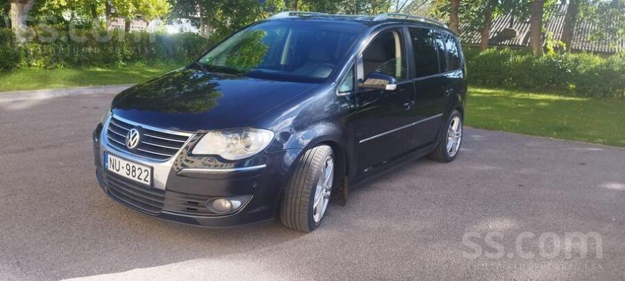 Melns Volkswagen Touran 2008 Daugavpils, ar dzinēja tilpumu 2.00 L un nobraukumu 0 tūkst. km par 3800 €, foto 3 vietnē AUTOMOTO.COM.LV