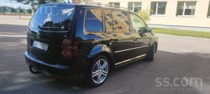 Melns Volkswagen Touran 2008 Daugavpils, ar dzinēja tilpumu 2.00 L un nobraukumu 0 tūkst. km par 3800 €, foto 4 vietnē AUTOMOTO.COM.LV