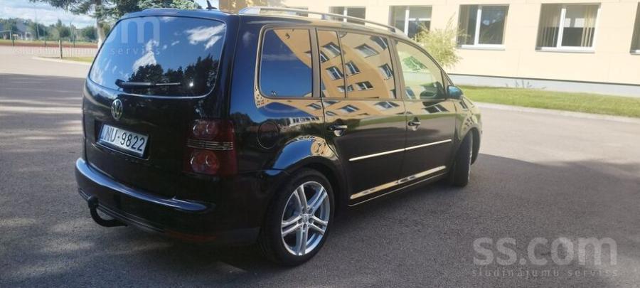 Melns Volkswagen Touran 2008 Daugavpils, ar dzinēja tilpumu 2.00 L un nobraukumu 0 tūkst. km par 3800 €, foto 4 vietnē AUTOMOTO.COM.LV
