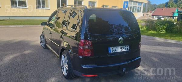 Melns Volkswagen Touran 2008 Daugavpils, ar dzinēja tilpumu 2.00 L un nobraukumu 0 tūkst. km par 3800 €, foto 4 vietnē AUTOMOTO.COM.LV