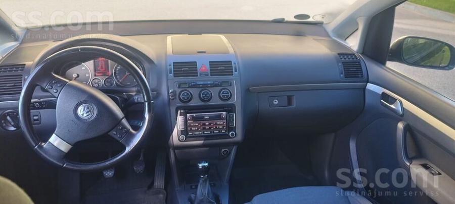 Melns Volkswagen Touran 2008 Daugavpils, ar dzinēja tilpumu 2.00 L un nobraukumu 0 tūkst. km par 3800 €, foto 6 vietnē AUTOMOTO.COM.LV