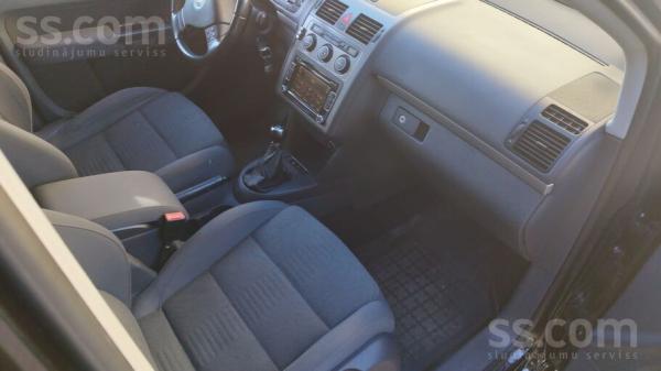 Melns Volkswagen Touran 2008 Daugavpils, ar dzinēja tilpumu 2.00 L un nobraukumu 0 tūkst. km par 3800 €, foto 6 vietnē AUTOMOTO.COM.LV