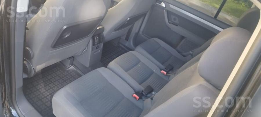 Melns Volkswagen Touran 2008 Daugavpils, ar dzinēja tilpumu 2.00 L un nobraukumu 0 tūkst. km par 3800 €, foto 8 vietnē AUTOMOTO.COM.LV