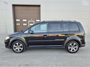 Melns Volkswagen Touran 2008 Mažeikiai, ar dzinēja tilpumu 2.00 L un nobraukumu 295 tūkst. km par 4350 €, foto 3 vietnē AUTOMOTO.COM.LV