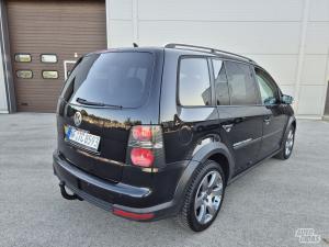 Melns Volkswagen Touran 2008 Mažeikiai, ar dzinēja tilpumu 2.00 L un nobraukumu 295 tūkst. km par 4350 €, foto 5 vietnē AUTOMOTO.COM.LV