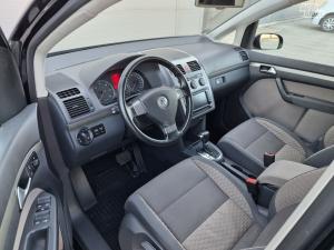 Melns Volkswagen Touran 2008 Mažeikiai, ar dzinēja tilpumu 2.00 L un nobraukumu 295 tūkst. km par 4350 €, foto 8 vietnē AUTOMOTO.COM.LV