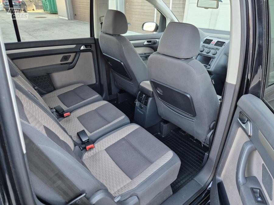 Melns Volkswagen Touran 2008 Mažeikiai, ar dzinēja tilpumu 2.00 L un nobraukumu 295 tūkst. km par 4350 €, foto 11 vietnē AUTOMOTO.COM.LV