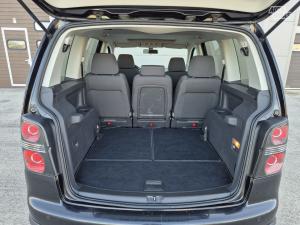 Melns Volkswagen Touran 2008 Mažeikiai, ar dzinēja tilpumu 2.00 L un nobraukumu 295 tūkst. km par 4350 €, foto 14 vietnē AUTOMOTO.COM.LV