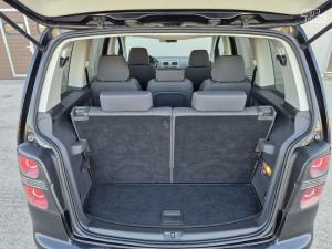Melns Volkswagen Touran 2008 Mažeikiai, ar dzinēja tilpumu 2.00 L un nobraukumu 295 tūkst. km par 4350 €, foto 15 vietnē AUTOMOTO.COM.LV