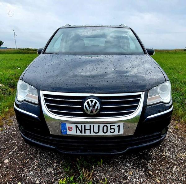 Black Volkswagen Touran 2008 in Palanga, with an engine capacity of 1.97 L and mileage of 378 thousand km for 3250 €, photo 2 on AUTOMOTO.COM.LV