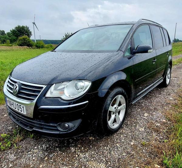 Black Volkswagen Touran 2008 in Palanga, with an engine capacity of 1.97 L and mileage of 378 thousand km for 3250 €, photo 3 on AUTOMOTO.COM.LV
