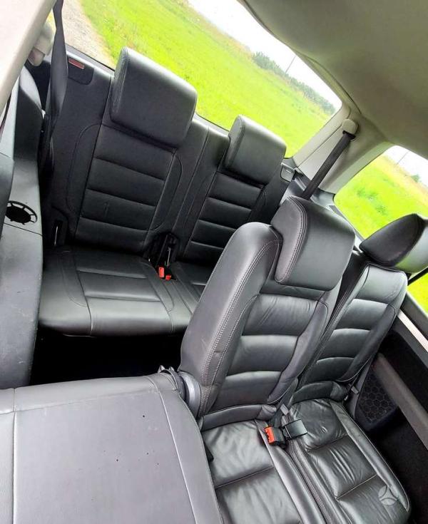 Black Volkswagen Touran 2008 in Palanga, with an engine capacity of 1.97 L and mileage of 378 thousand km for 3250 €, photo 8 on AUTOMOTO.COM.LV