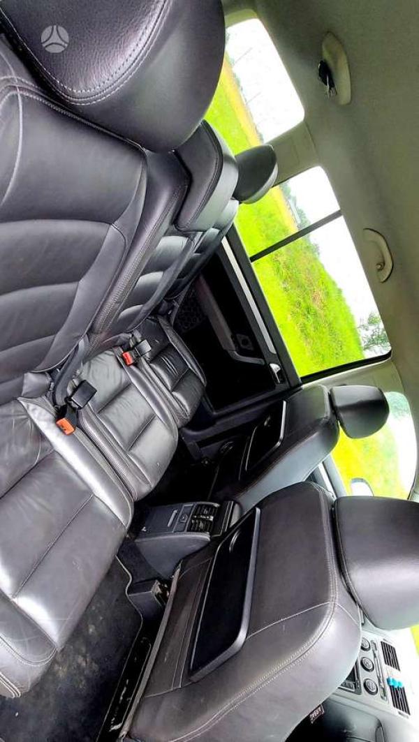 Black Volkswagen Touran 2008 in Palanga, with an engine capacity of 1.97 L and mileage of 378 thousand km for 3250 €, photo 10 on AUTOMOTO.COM.LV