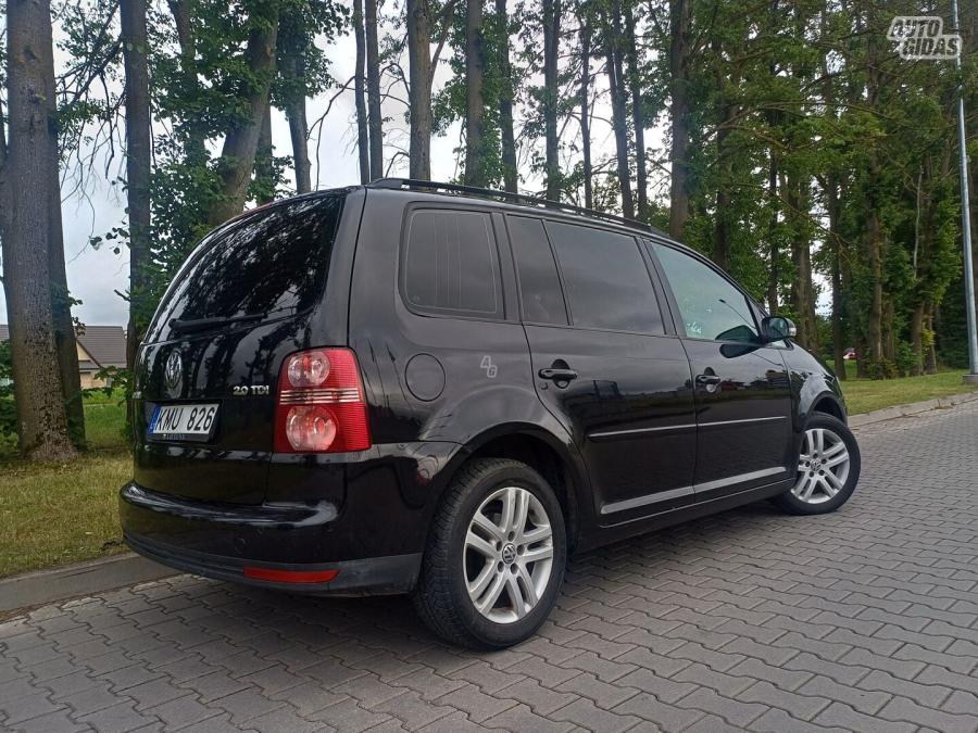 Melns Volkswagen Touran 2008 Kauņa, ar dzinēja tilpumu 2.00 L un nobraukumu 272 tūkst. km par 3250 €, foto 1 vietnē AUTOMOTO.COM.LV