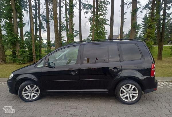 Melns Volkswagen Touran 2008 Kauņa, ar dzinēja tilpumu 2.00 L un nobraukumu 272 tūkst. km par 3250 €, foto 2 vietnē AUTOMOTO.COM.LV