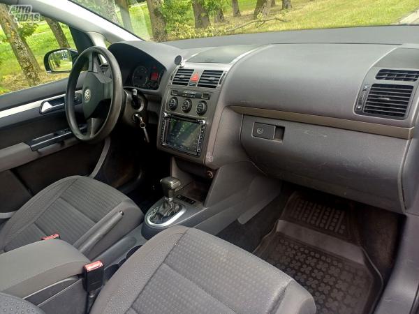 Melns Volkswagen Touran 2008 Kauņa, ar dzinēja tilpumu 2.00 L un nobraukumu 272 tūkst. km par 3250 €, foto 3 vietnē AUTOMOTO.COM.LV