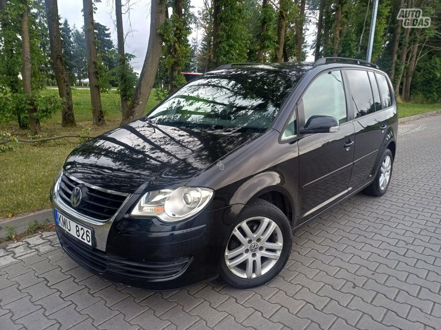 Melns Volkswagen Touran 2008 Kauņa, ar dzinēja tilpumu 2.00 L un nobraukumu 272 tūkst. km par 3250 €, foto 5 vietnē AUTOMOTO.COM.LV