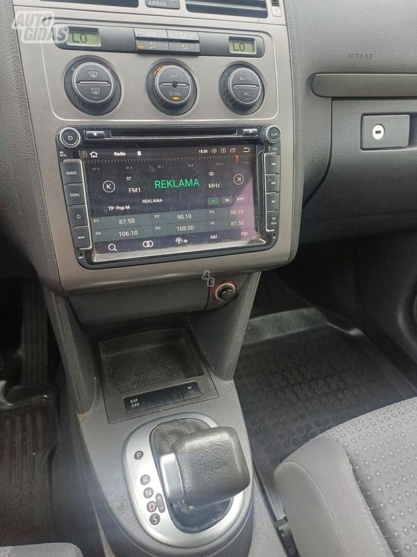 Melns Volkswagen Touran 2008 Kauņa, ar dzinēja tilpumu 2.00 L un nobraukumu 272 tūkst. km par 3250 €, foto 5 vietnē AUTOMOTO.COM.LV
