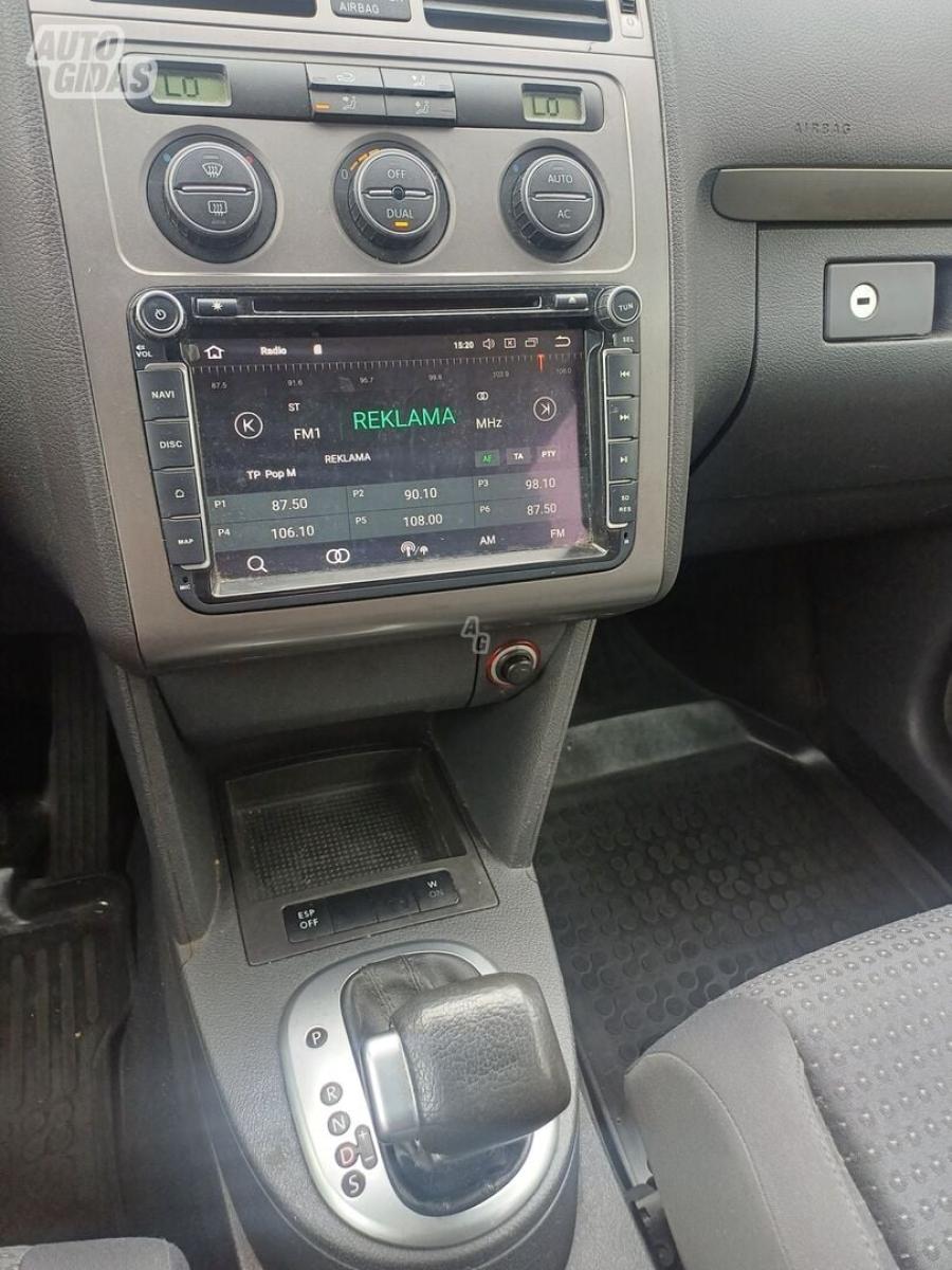 Melns Volkswagen Touran 2008 Kauņa, ar dzinēja tilpumu 2.00 L un nobraukumu 272 tūkst. km par 3250 €, foto 6 vietnē AUTOMOTO.COM.LV