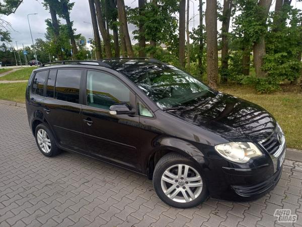 Melns Volkswagen Touran 2008 Kauņa, ar dzinēja tilpumu 2.00 L un nobraukumu 272 tūkst. km par 3250 €, foto 6 vietnē AUTOMOTO.COM.LV