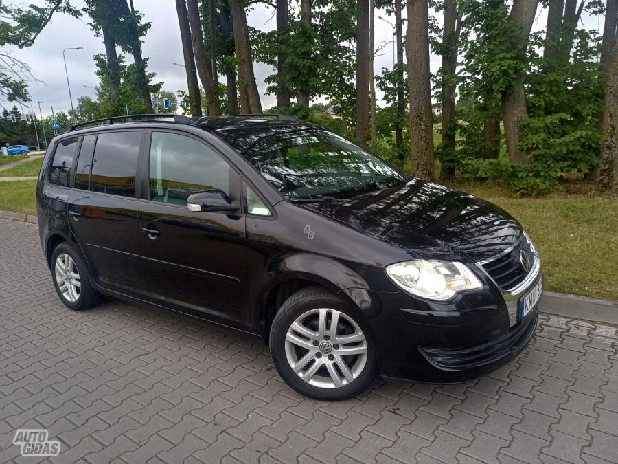 Melns Volkswagen Touran 2008 Kauņa, ar dzinēja tilpumu 2.00 L un nobraukumu 272 tūkst. km par 3250 €, foto 8 vietnē AUTOMOTO.COM.LV