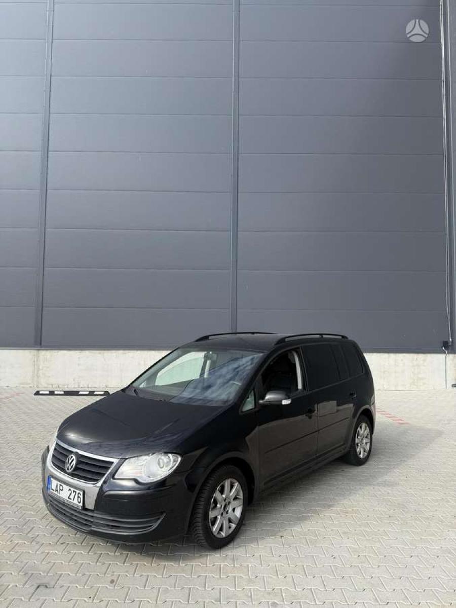 Melns Volkswagen Touran 2008 Šauļi, ar dzinēja tilpumu 1.90 L un nobraukumu 290 tūkst. km par 2450 €, foto 1 vietnē AUTOMOTO.COM.LV