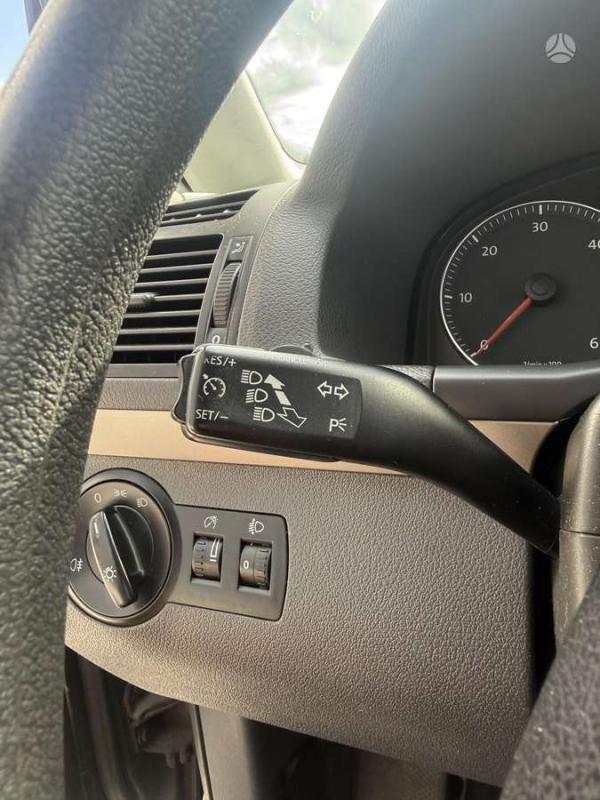 Melns Volkswagen Touran 2008 Šauļi, ar dzinēja tilpumu 1.90 L un nobraukumu 290 tūkst. km par 2450 €, foto 8 vietnē AUTOMOTO.COM.LV