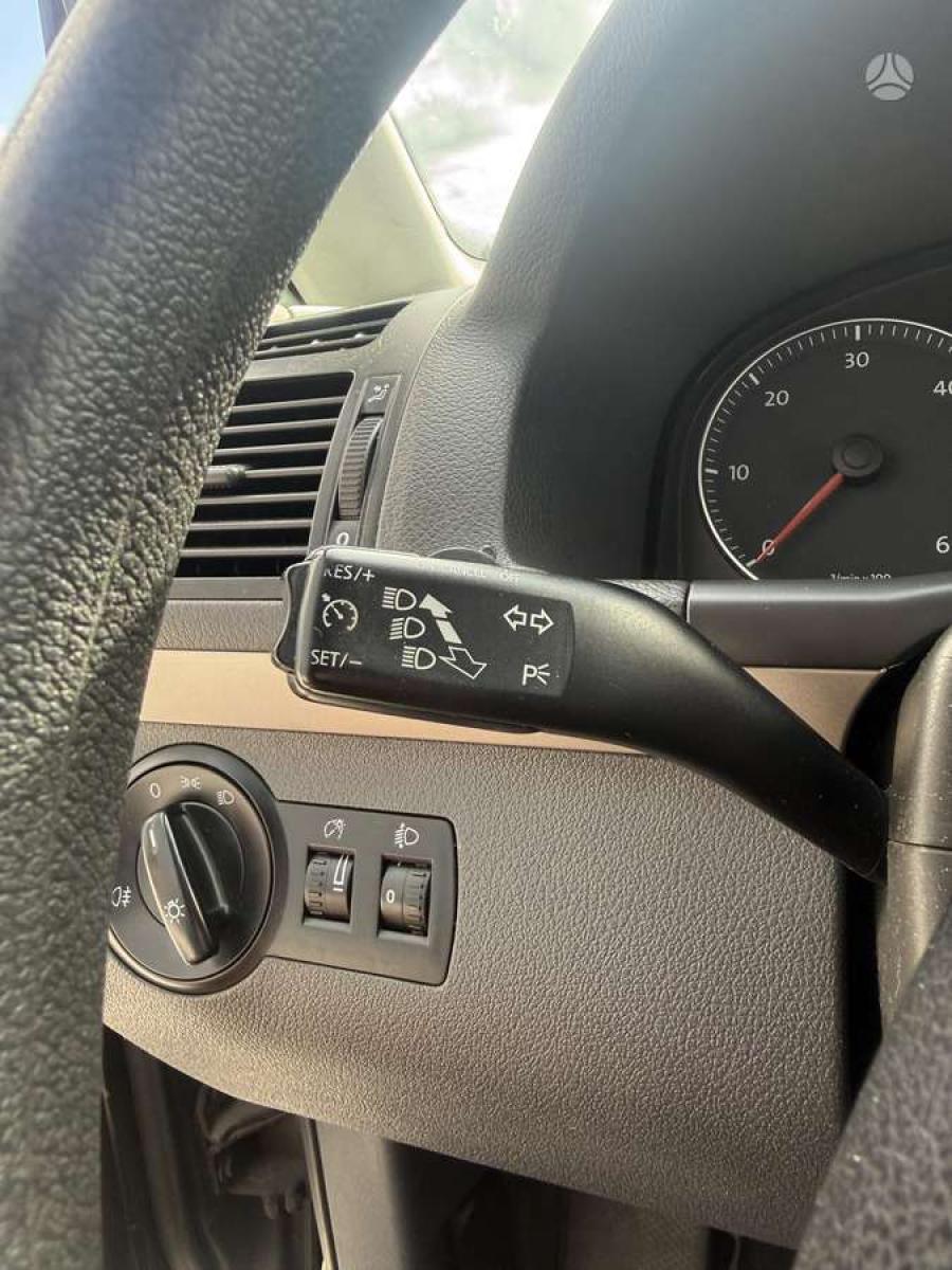 Melns Volkswagen Touran 2008 Šauļi, ar dzinēja tilpumu 1.90 L un nobraukumu 290 tūkst. km par 2450 €, foto 9 vietnē AUTOMOTO.COM.LV