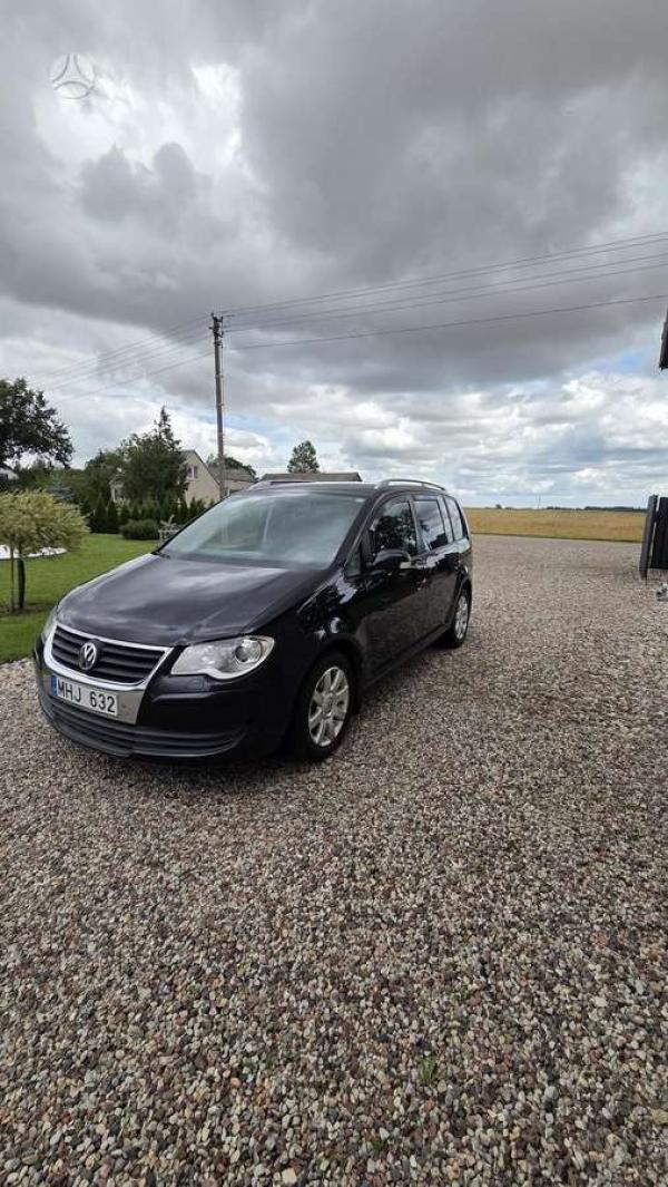 Black Volkswagen Touran 2008 in Marijampole, with an engine capacity of 1.97 L and mileage of 333 thousand km for 2900 €, photo 2 on AUTOMOTO.COM.LV