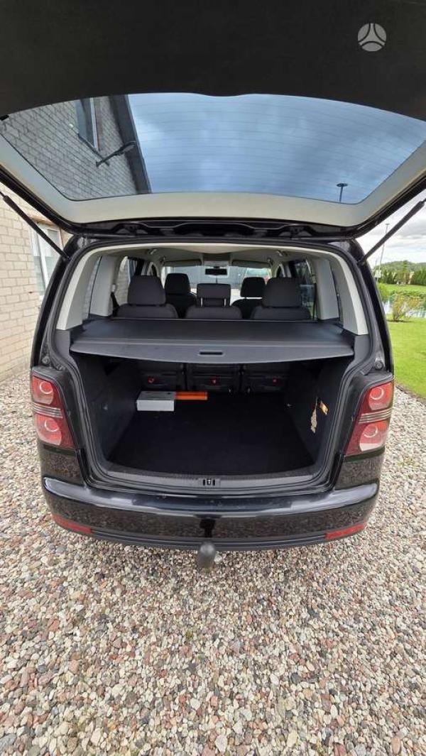 Black Volkswagen Touran 2008 in Marijampole, with an engine capacity of 1.97 L and mileage of 333 thousand km for 2900 €, photo 8 on AUTOMOTO.COM.LV