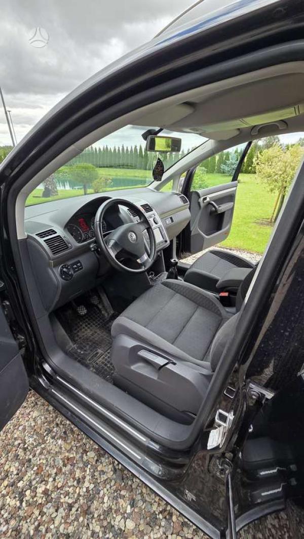 Black Volkswagen Touran 2008 in Marijampole, with an engine capacity of 1.97 L and mileage of 333 thousand km for 2900 €, photo 9 on AUTOMOTO.COM.LV
