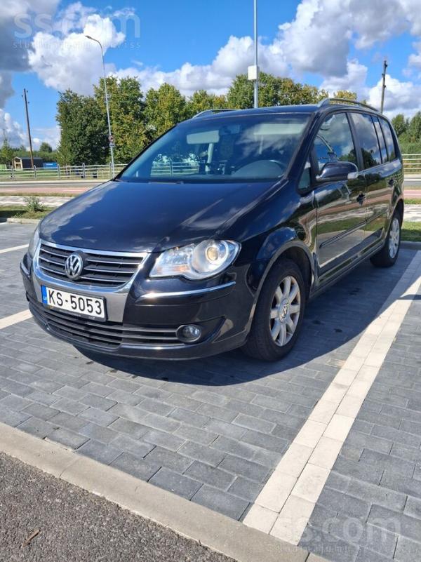 Black Volkswagen Touran 2008 in Jelgava, with an engine capacity of 2.00 L and mileage of 324 thousand km for 2400 €, photo 1 on AUTOMOTO.COM.LV