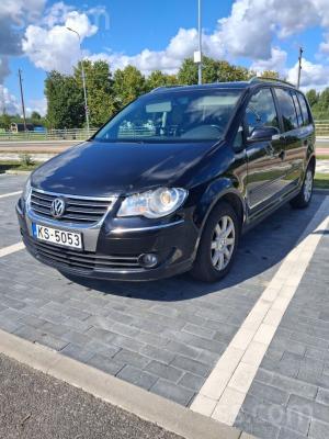 Melns Volkswagen Touran 2008 Jelgava, ar dzinēja tilpumu 2.00 L un nobraukumu 324 tūkst. km par 2400 €, foto  vietnē AUTOMOTO.COM.LV