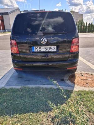 Melns Volkswagen Touran 2008 Jelgava, ar dzinēja tilpumu 2.00 L un nobraukumu 324 tūkst. km par 2400 €, foto 4 vietnē AUTOMOTO.COM.LV