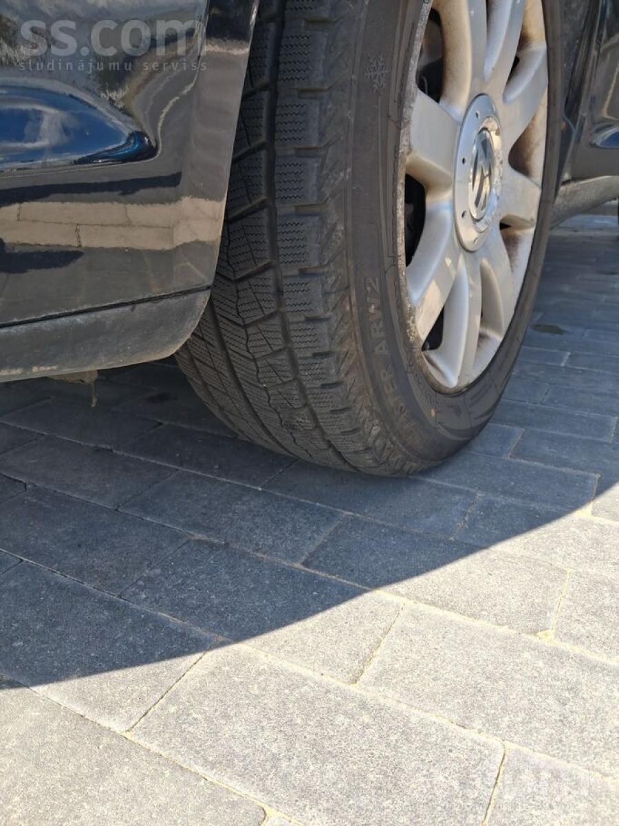 Melns Volkswagen Touran 2008 Jelgava, ar dzinēja tilpumu 2.00 L un nobraukumu 324 tūkst. km par 2400 €, foto 12 vietnē AUTOMOTO.COM.LV