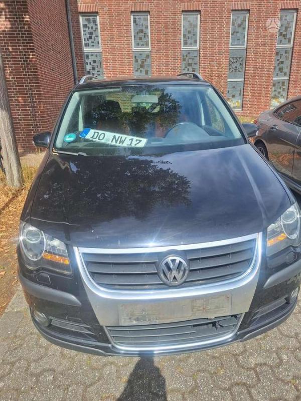 Black Volkswagen Touran 2008 in Jurbarkas, with an engine capacity of 1.97 L and mileage of 220 thousand km for 2999 €, photo 6 on AUTOMOTO.COM.LV
