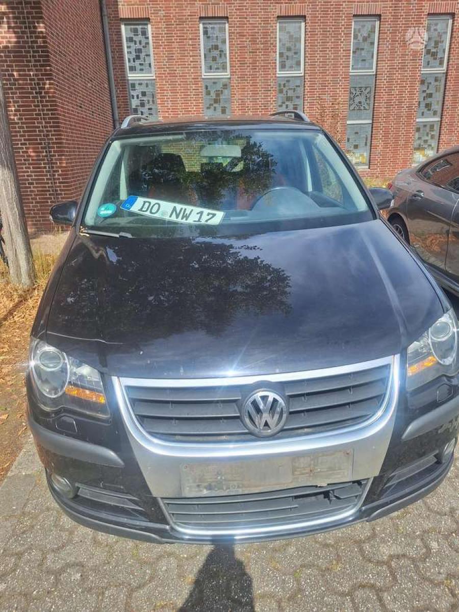 Black Volkswagen Touran 2008 in Jurbarkas, with an engine capacity of 1.97 L and mileage of 220 thousand km for 2999 €, photo 6 on AUTOMOTO.COM.LV