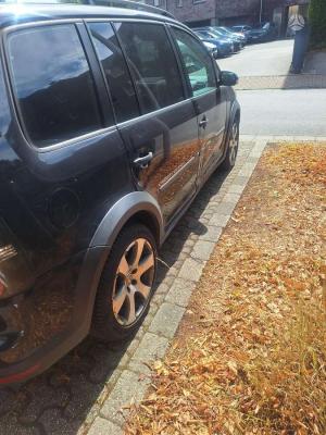 Black Volkswagen Touran 2008 in Jurbarkas, with an engine capacity of 1.97 L and mileage of 220 thousand km for 2999 €, photo 8 on AUTOMOTO.COM.LV