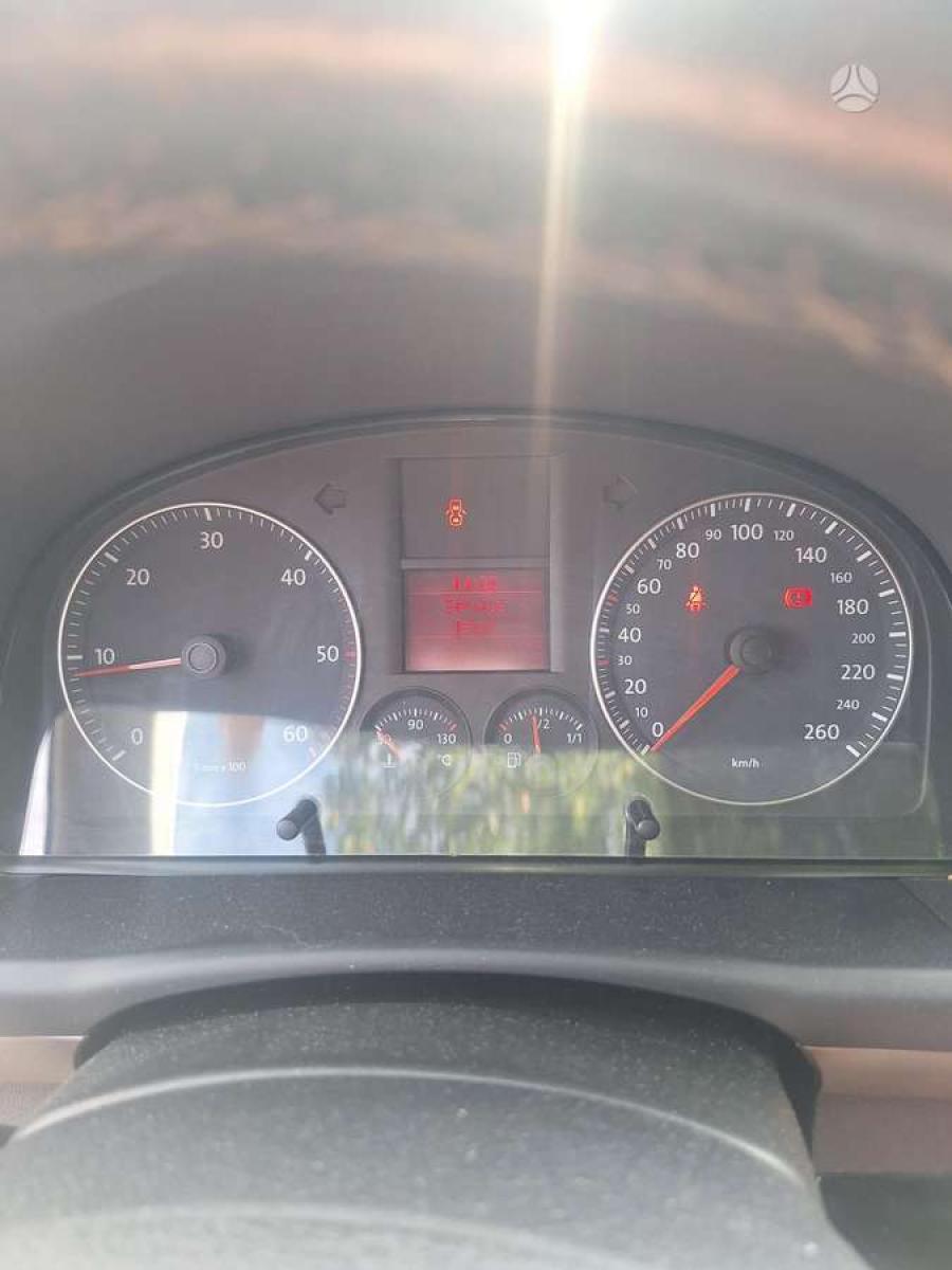 Black Volkswagen Touran 2008 in Jurbarkas, with an engine capacity of 1.97 L and mileage of 220 thousand km for 2999 €, photo 12 on AUTOMOTO.COM.LV
