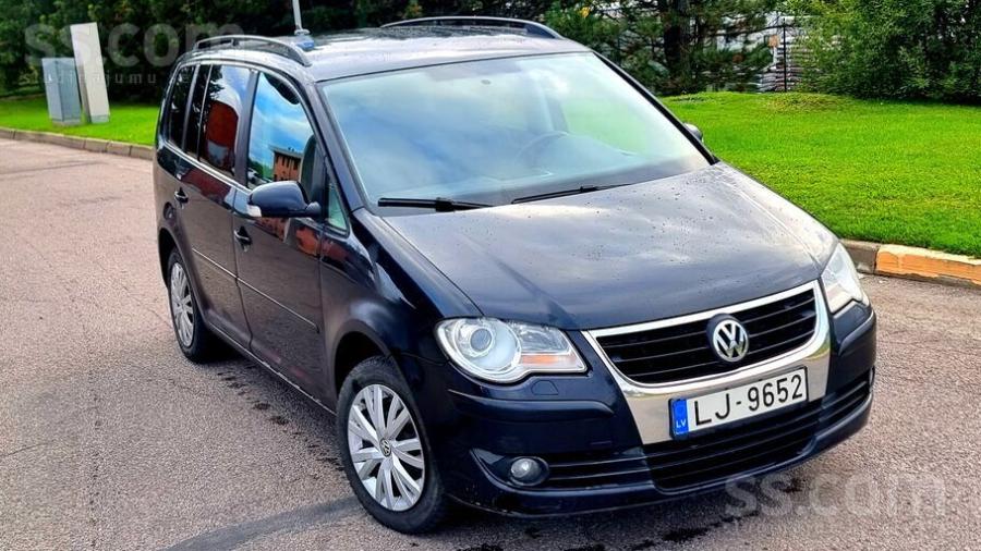 Melns Volkswagen Touran 2008 Cēsis, ar dzinēja tilpumu 1.90 L un nobraukumu 380 tūkst. km par 2200 €, foto 1 vietnē AUTOMOTO.COM.LV
